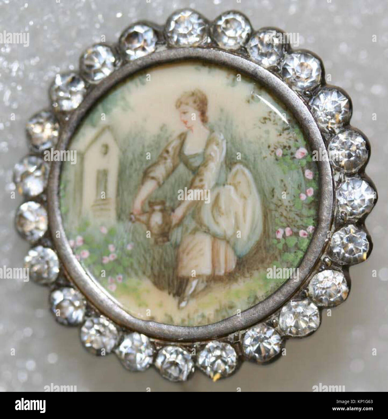 Button MET 50.231.60 114367 Stock Photo - Alamy