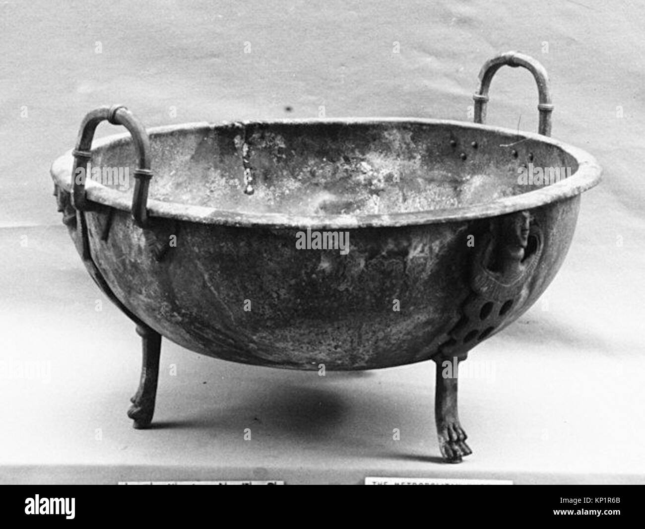 Bronze handled basin hi-res stock photography and images - Alamy