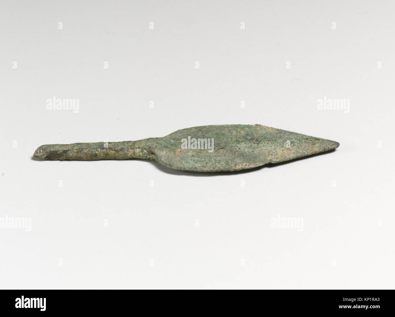 A MET bronze arrowhead, catalog DP9052 74.51.5328, featuring ancient ...