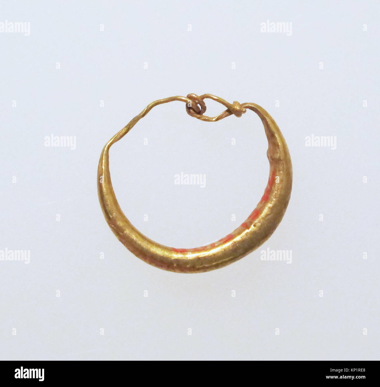 Earring-loop type, plain MET sf74513836 243254 Stock Photo - Alamy