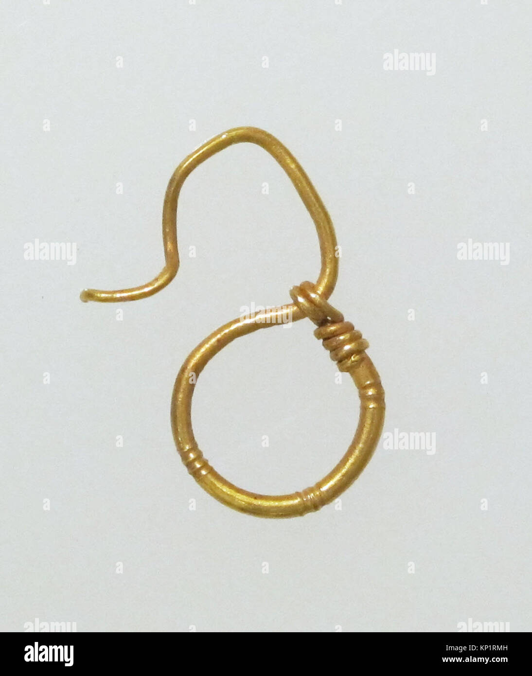 Earring, delta-shaped MET sf74513922 Earring, delta-shaped MET ...