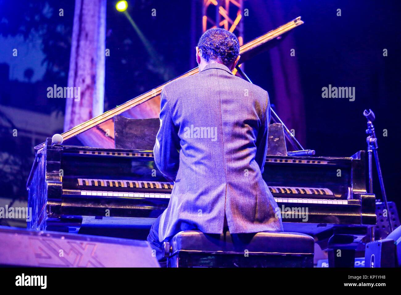 Piano Man Concert Stock Photos & Piano Man Concert Stock Images - Alamy