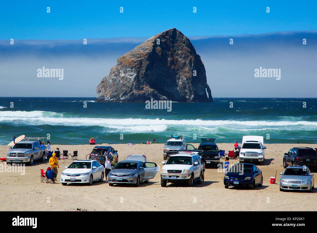 Cars on beach hi-res stock photography and images - Alamy