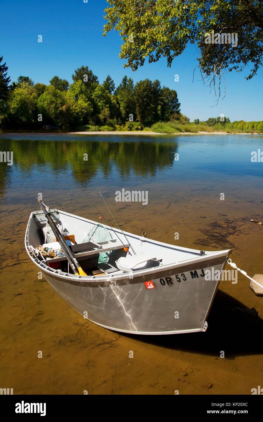 Drift Boat High Resolution Stock Photography and Images - Alamy