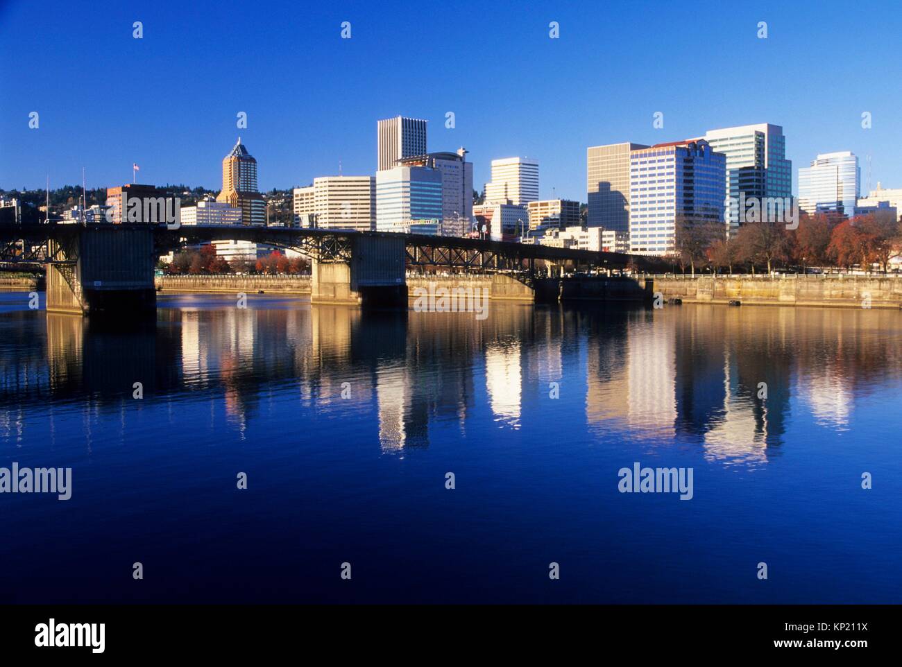 Vera katz eastbank esplanade hi-res stock photography and images - Alamy