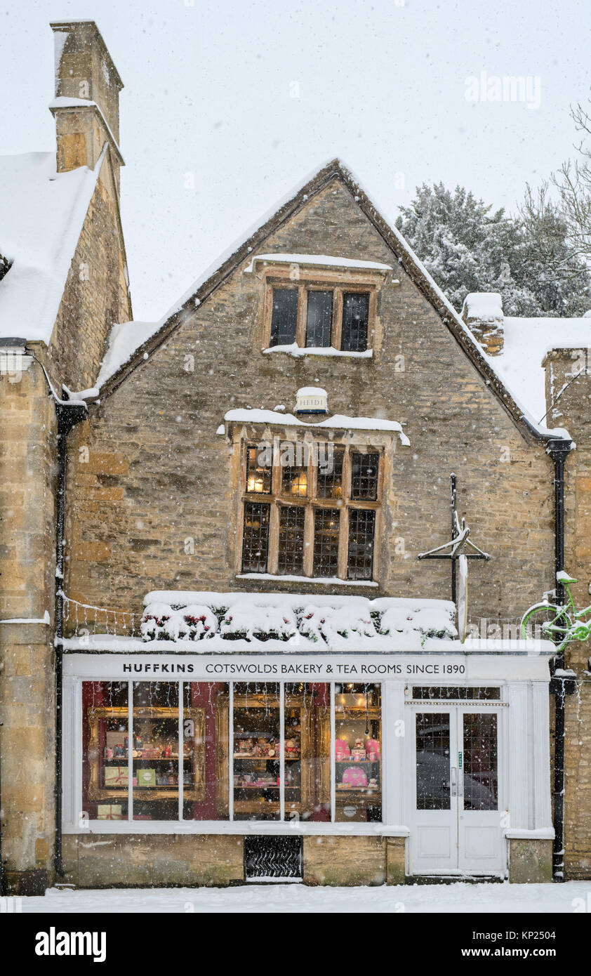 Huffkins bakery and tea rooms in the market square at christmas time in ...