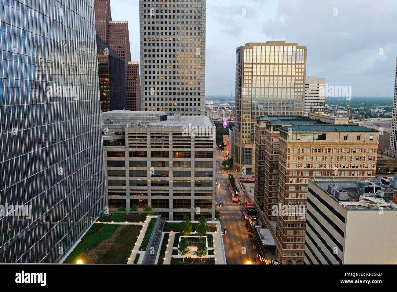 Downtown building rooftop hi-res stock photography and images - Alamy
