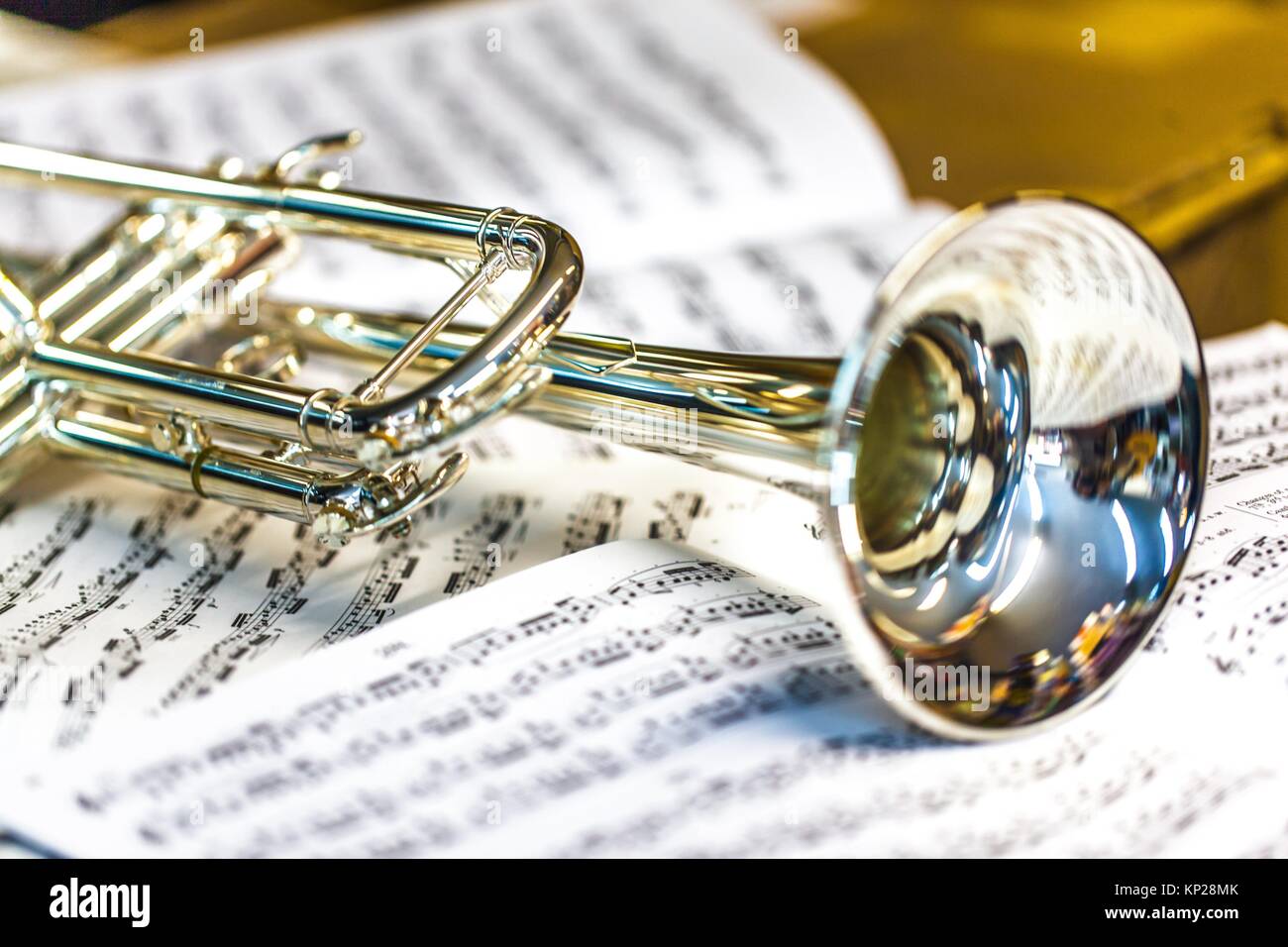 Trumpet on sheet music hi-res stock photography and images - Alamy