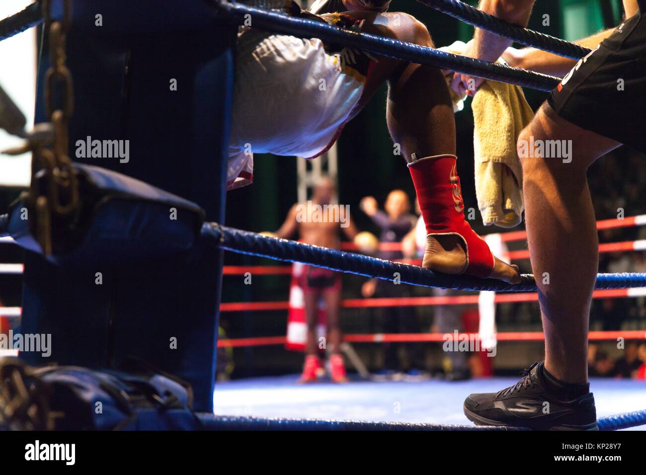 Kickboxing Match Stock Photos & Kickboxing Match Stock Images - Alamy