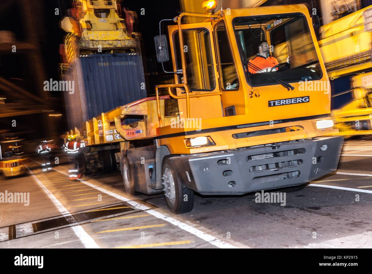 Cargo loading system hi-res stock photography and images - Alamy