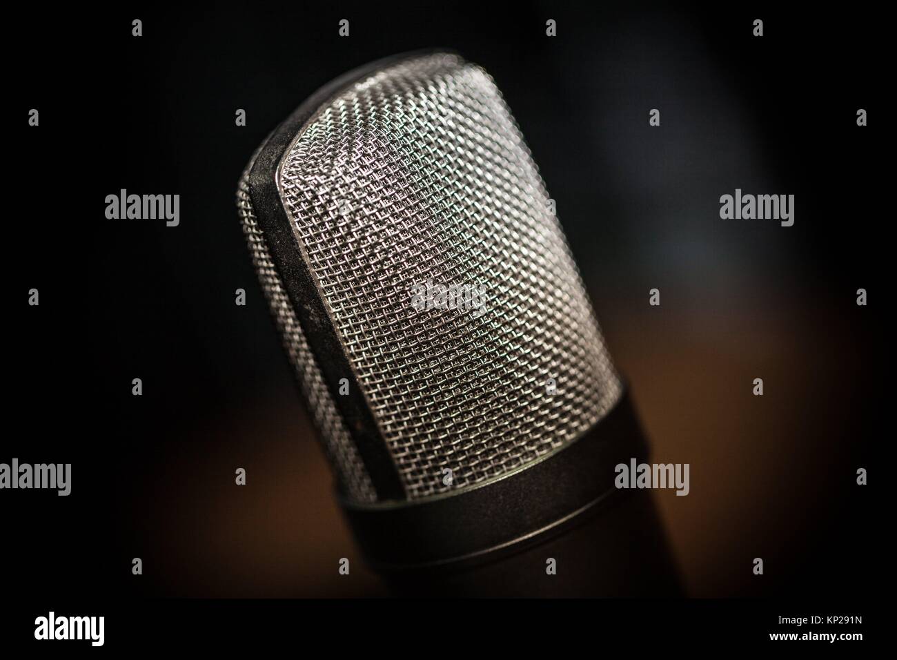 Face microphone hi-res stock photography and images - Alamy