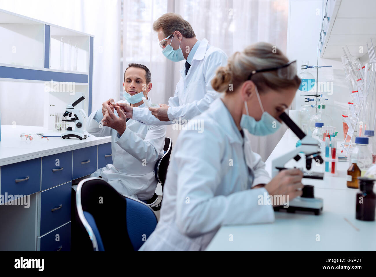 Microscope analysis hi-res stock photography and images - Alamy