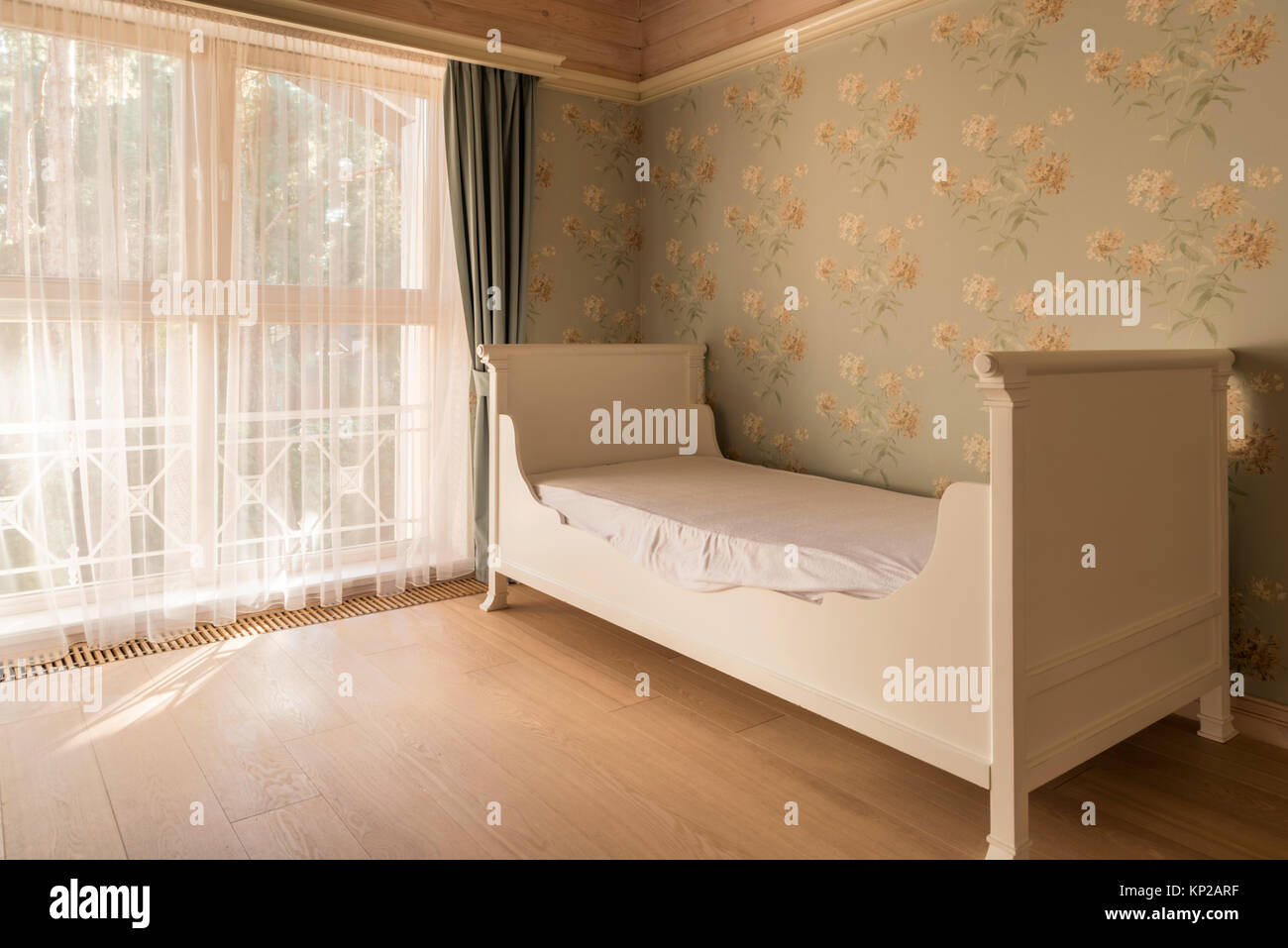 Empty bed hi-res stock photography and images - Alamy