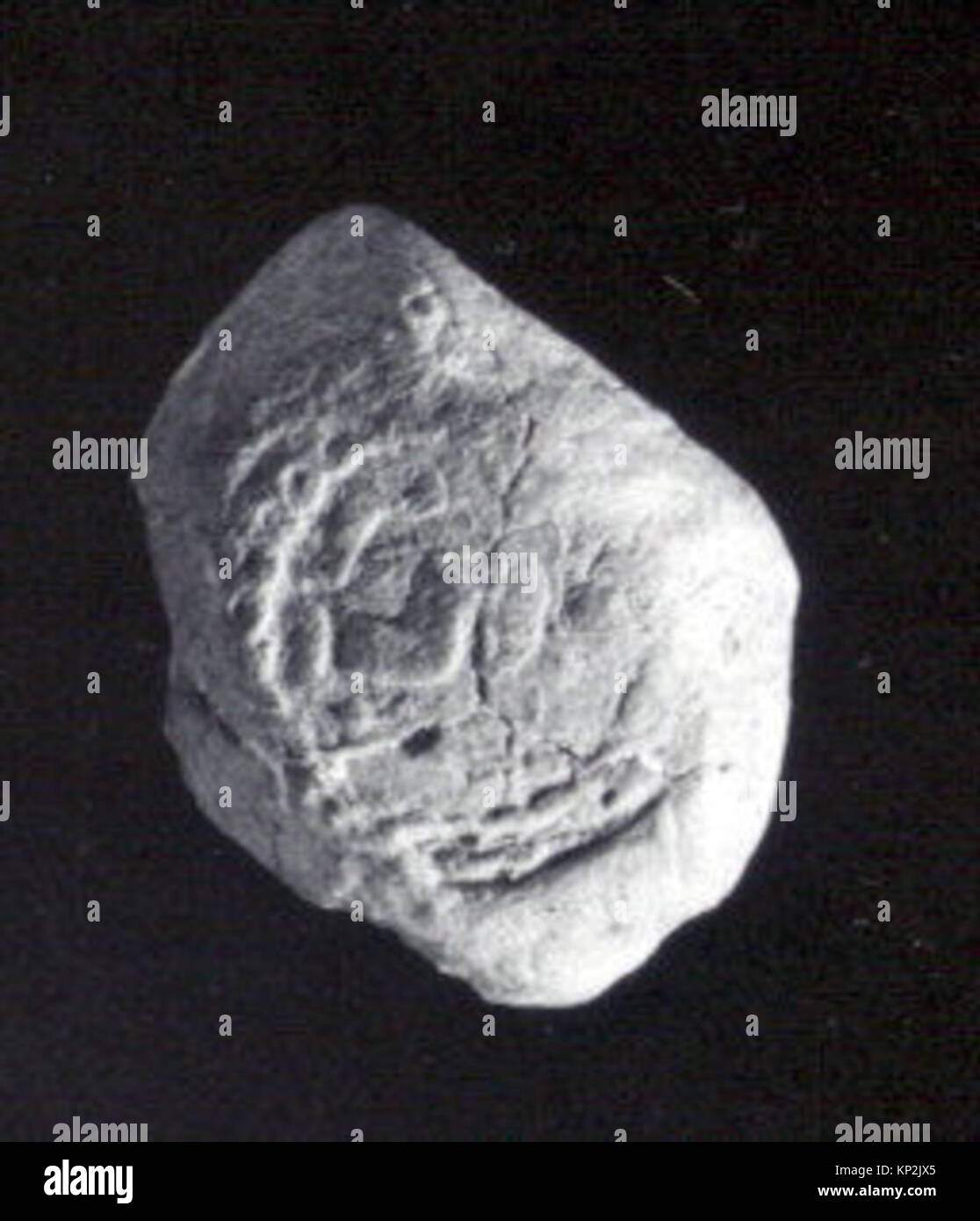 Almond-shaped sealing with one circular seal impression MET vs36 70 31 ...