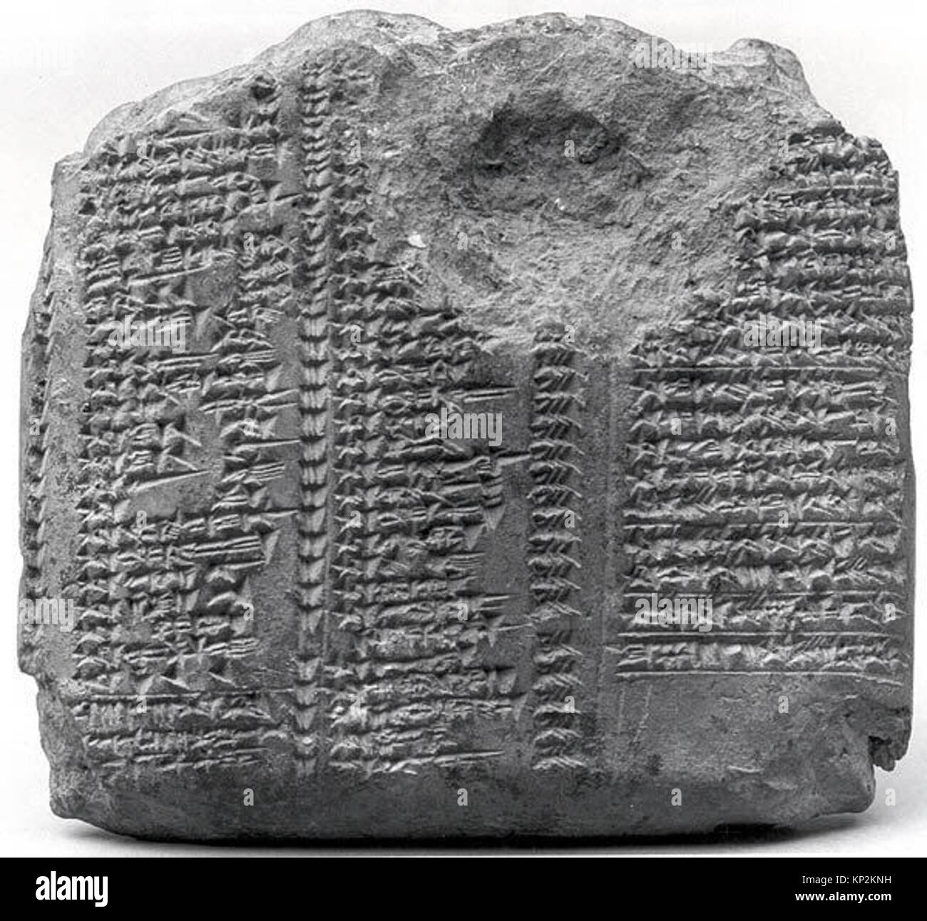 Ancient Cuneiform tablet MET hb86 11 64a records a list of magical ...