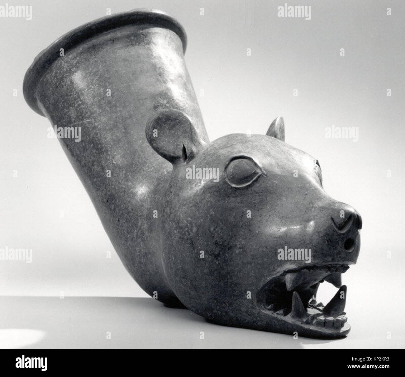 Animal head rhyton hi-res stock photography and images - Alamy