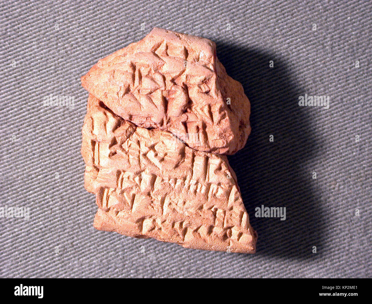 Collection of ancient clay tablets hi-res stock photography and images ...