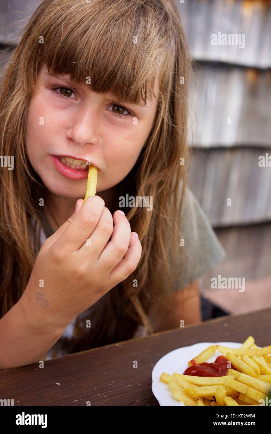 French fries eating children hi-res stock photography and images - Alamy