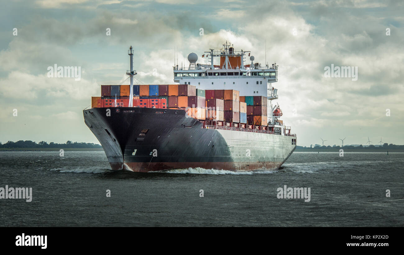 Bulk carrier on the elbe hi-res stock photography and images - Alamy