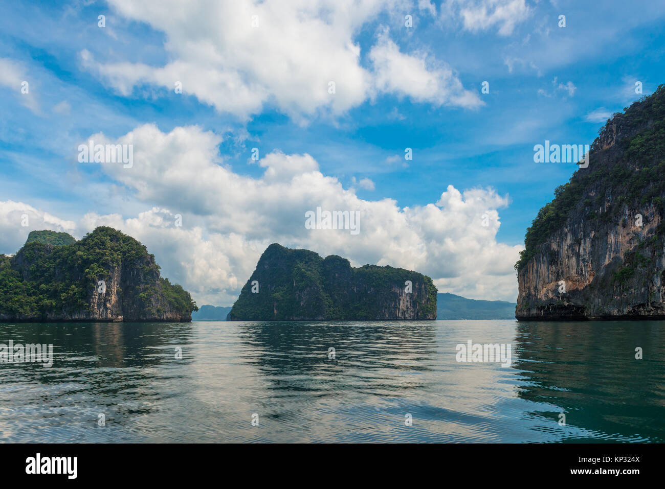 empty picturesque sea bay with magnificent cliffs - islands of Thailand ...