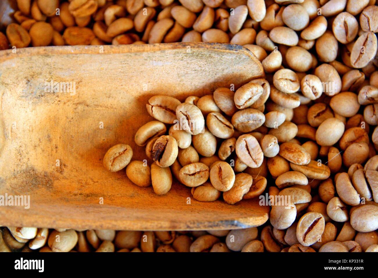 Coffee beans in bulk Stock Photo - Alamy