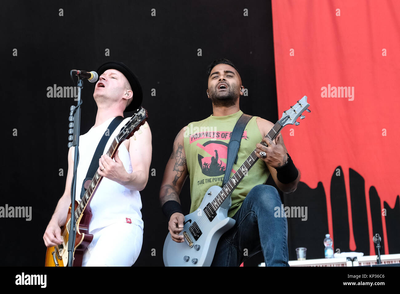 Tom thacker sum 41 concert hi-res stock photography and images - Alamy