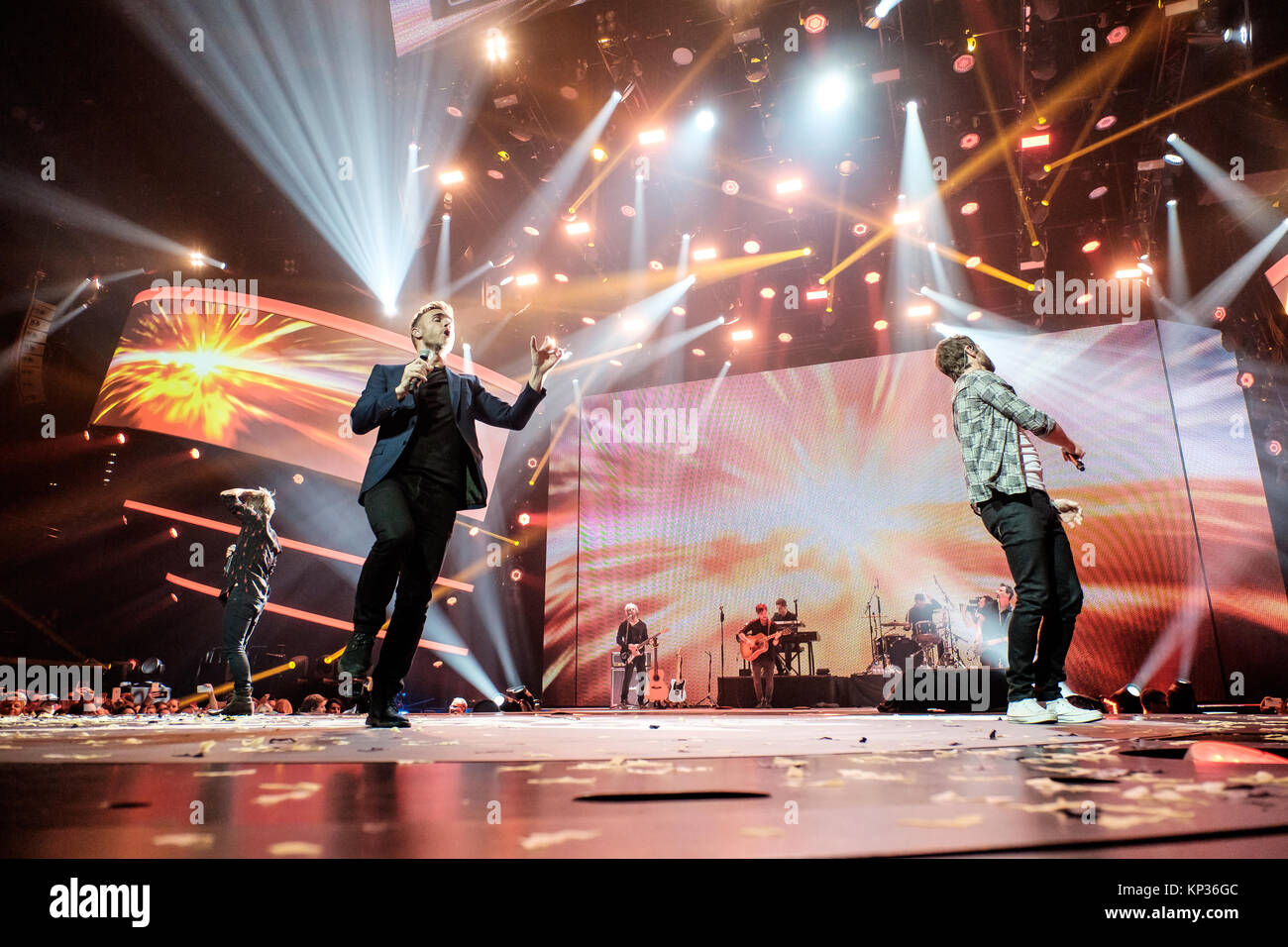 Gary Barlow And Howard Donald Of Take That On Stage High Resolution ...