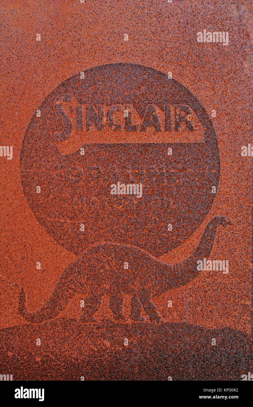 Missouri, Usa - July 19, 2017: Sinclair Oil gas station old sign and ...