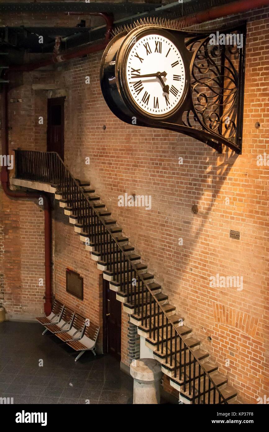 Manchester piccadilly interior hi-res stock photography and images - Alamy