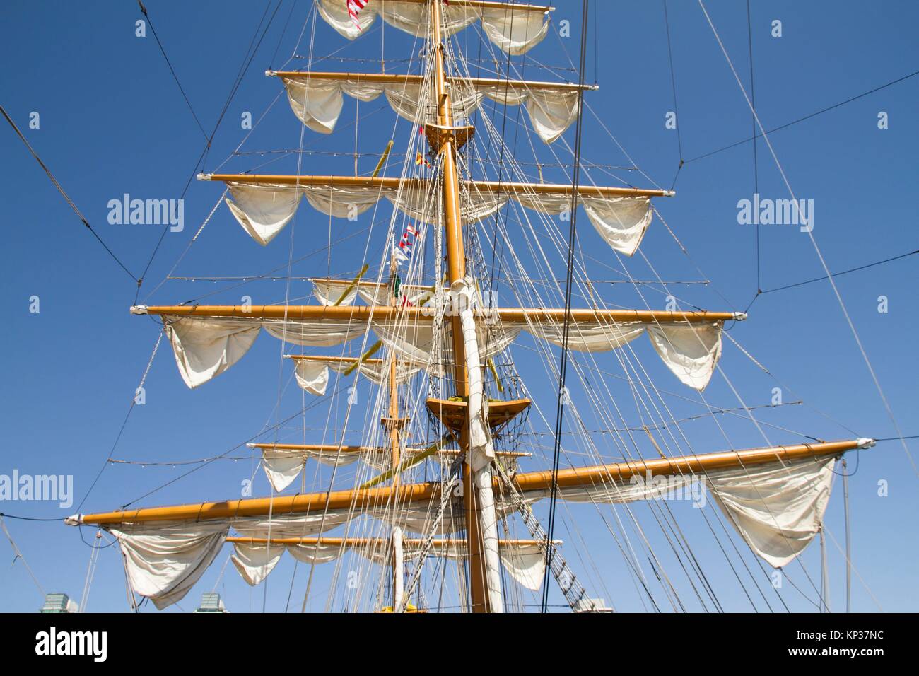 Colombian navy ship sailing hi-res stock photography and images - Alamy