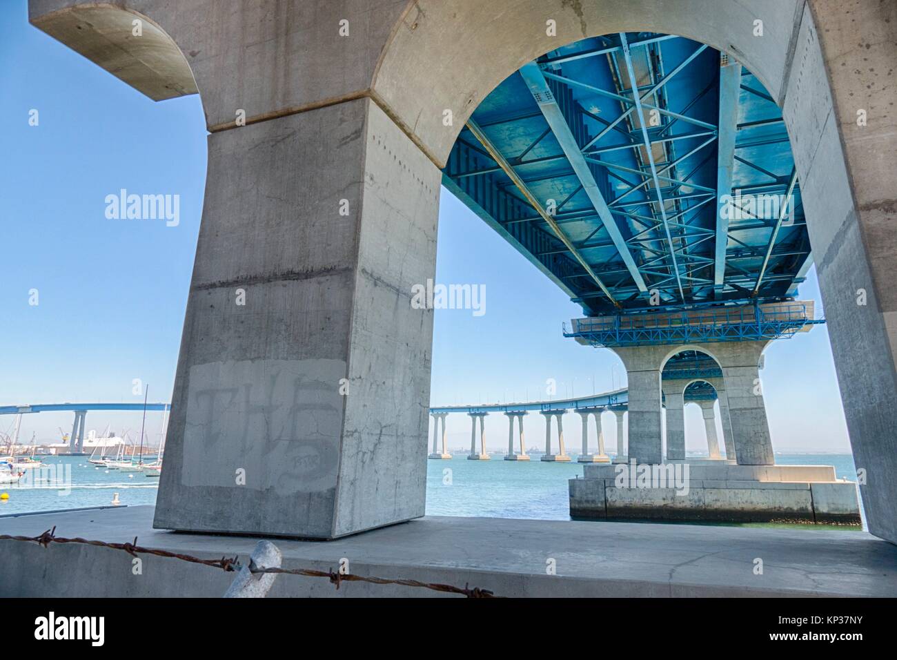 Harbor island in san diego bay hi-res stock photography and images - Alamy