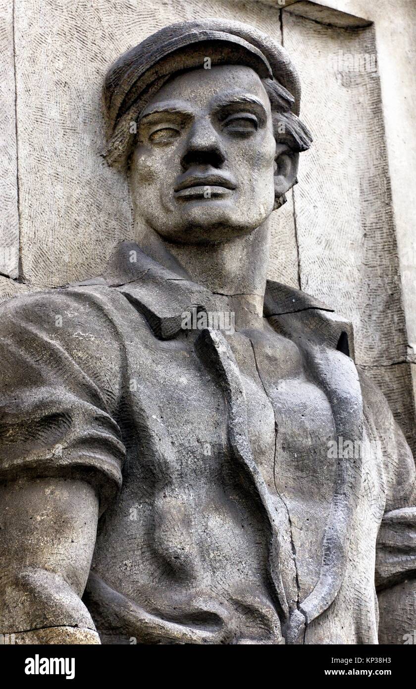 Communist era statue hi-res stock photography and images - Alamy