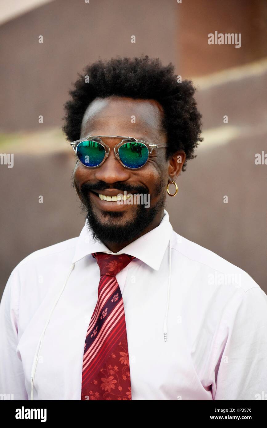 Portrait of an elegant man hi-res stock photography and images - Alamy