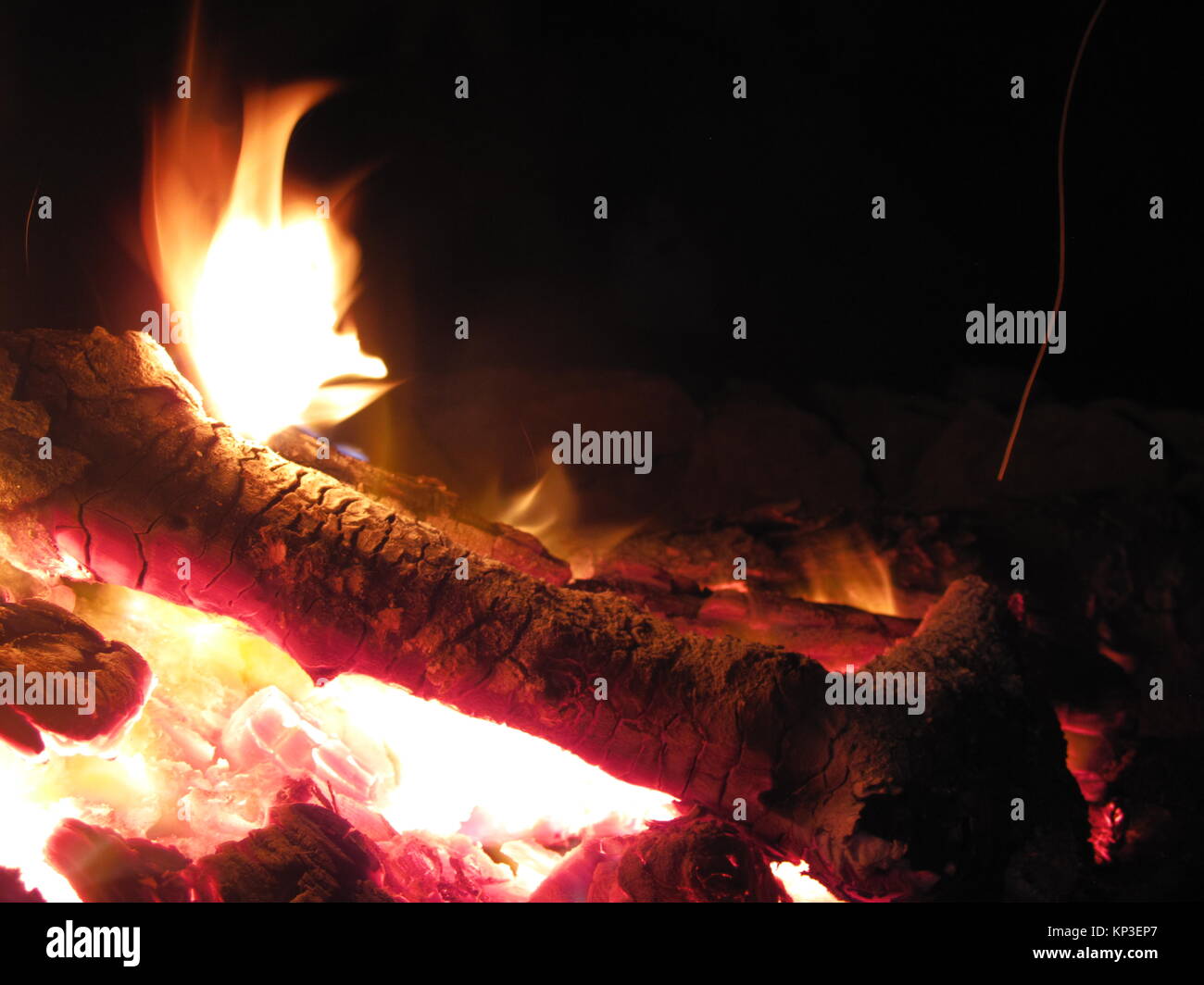 Campfire full moon hi-res stock photography and images - Alamy