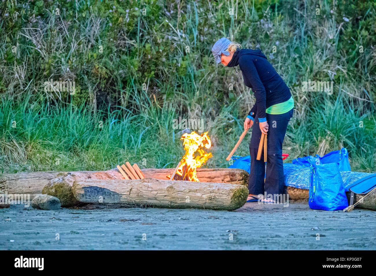Beach campfire in Pacific Rim National Park, Canada Stock Photo - Alamy