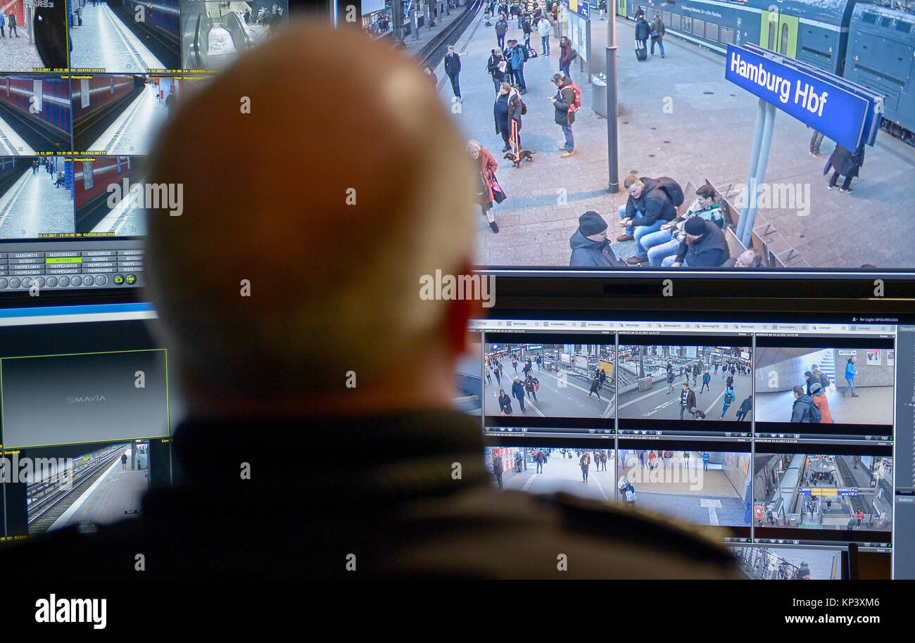 Hamburg, Germany. 13th Dec, 2017. A police officer works at a video ...