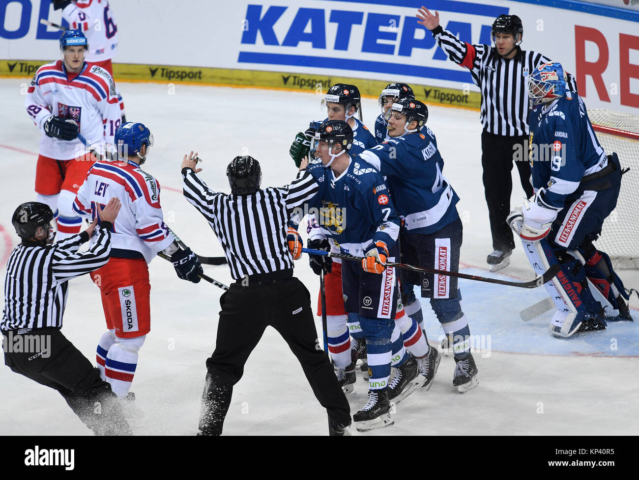 Prague, Czech Republic. 13th Dec, 2017. Referees calm down the ...