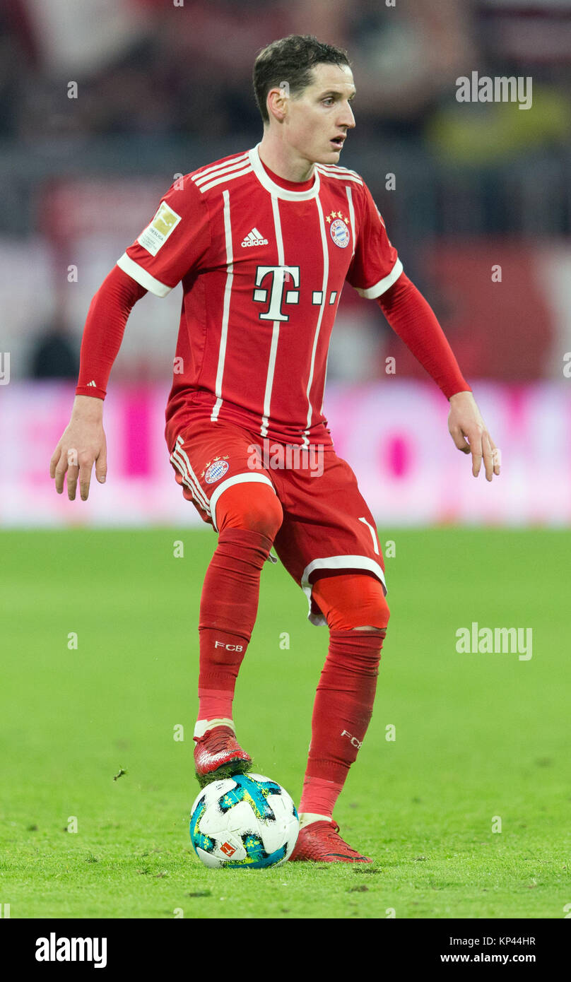 Muenchen, Deutschland. 13th Dec, 2017. Sebastian RUDY (FC Bayern) am ...