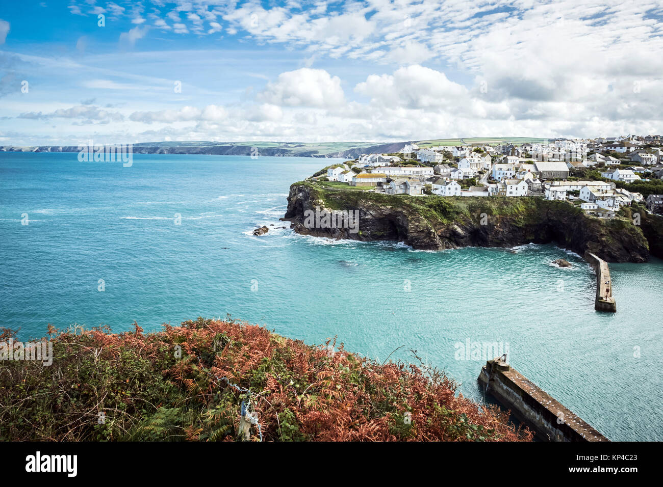 Cornwall Cottage Cliff Stock Photos & Cornwall Cottage Cliff Stock ...
