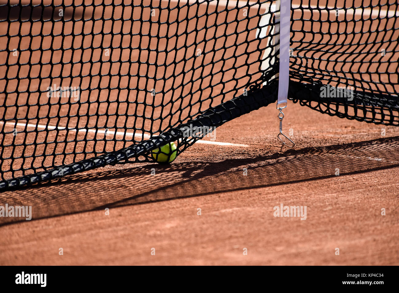 Tennis, a ball is caught in the net of a tennis court. Photo: Eduardo ...