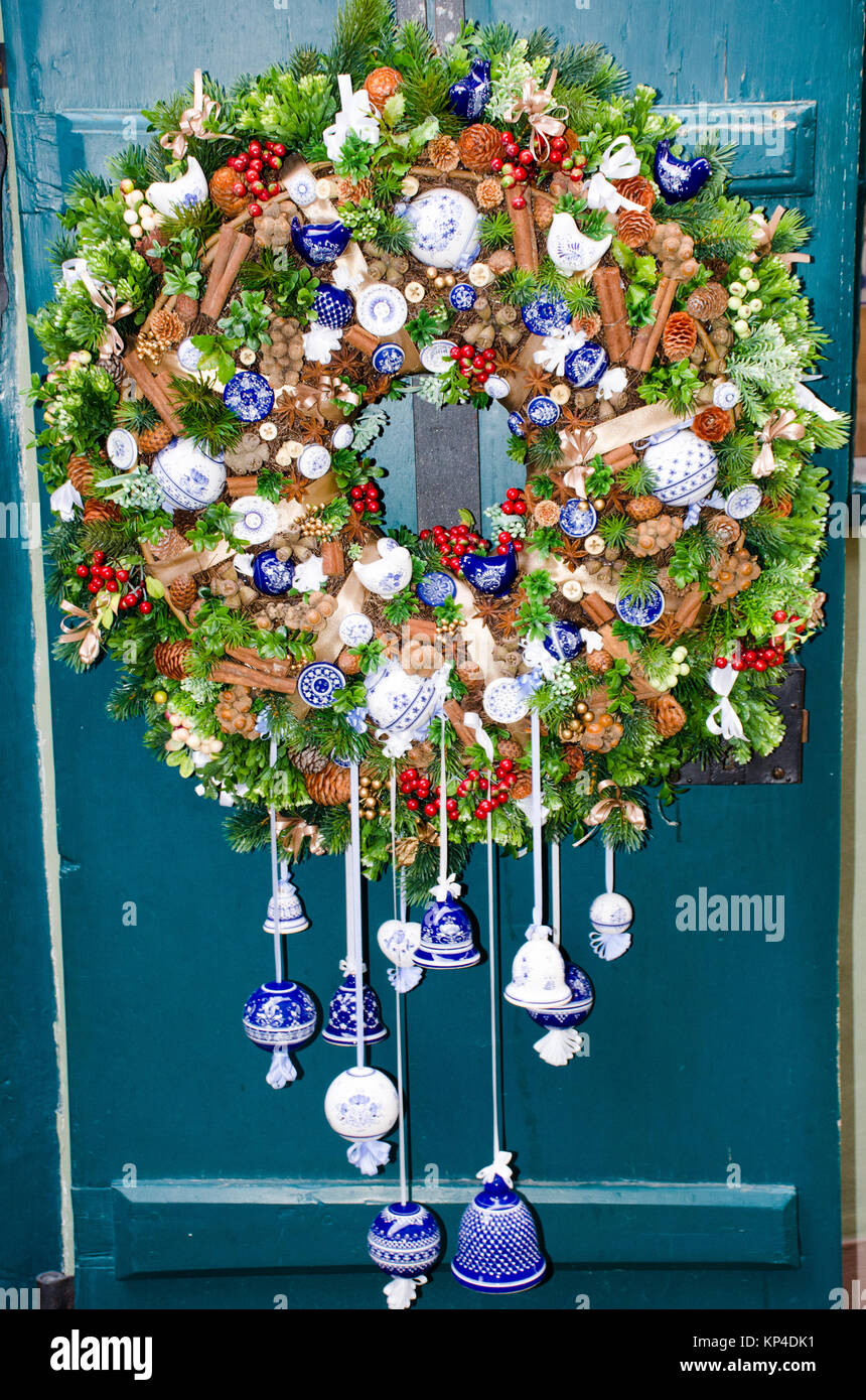 Large christmas wreath hi-res stock photography and images - Alamy
