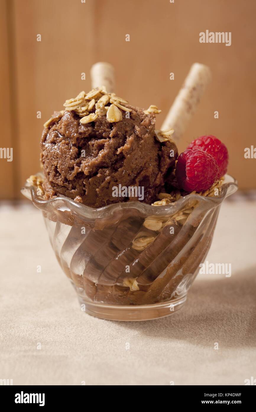 chocolate ice cream in a cup Stock Photo - Alamy