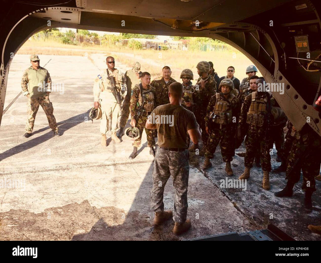 U.S. Army soldiers with 1st Battalion, 228th Aviation Regiment ...