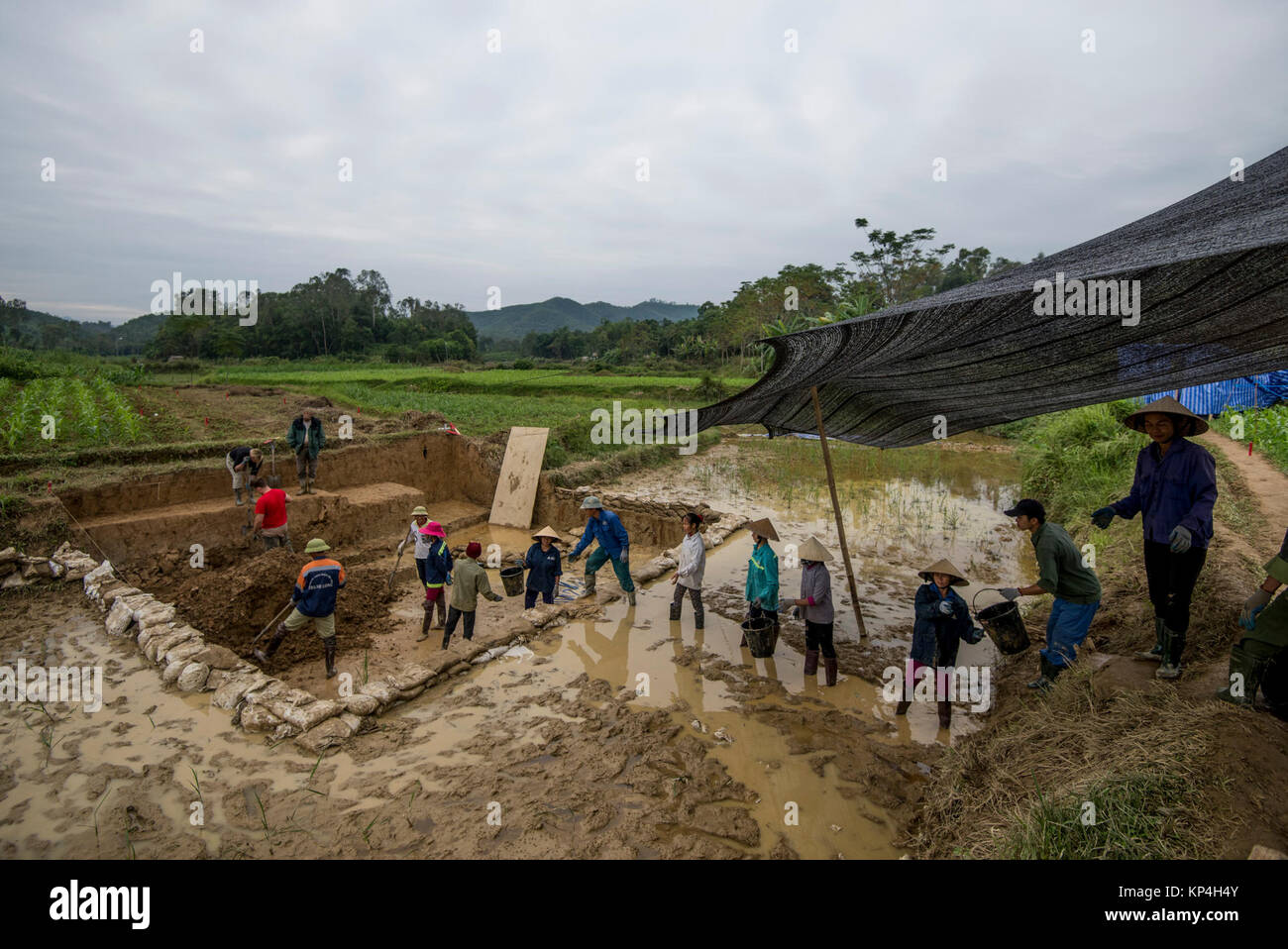 Vietnamese locals assist the Defense POW/MIA Accounting Agency (DPAA ...