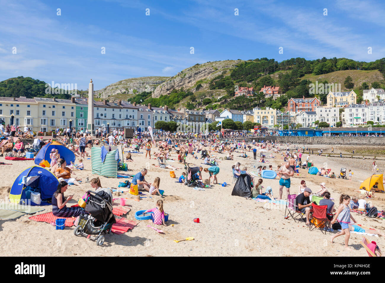 Sandy beach wales hi-res stock photography and images - Alamy
