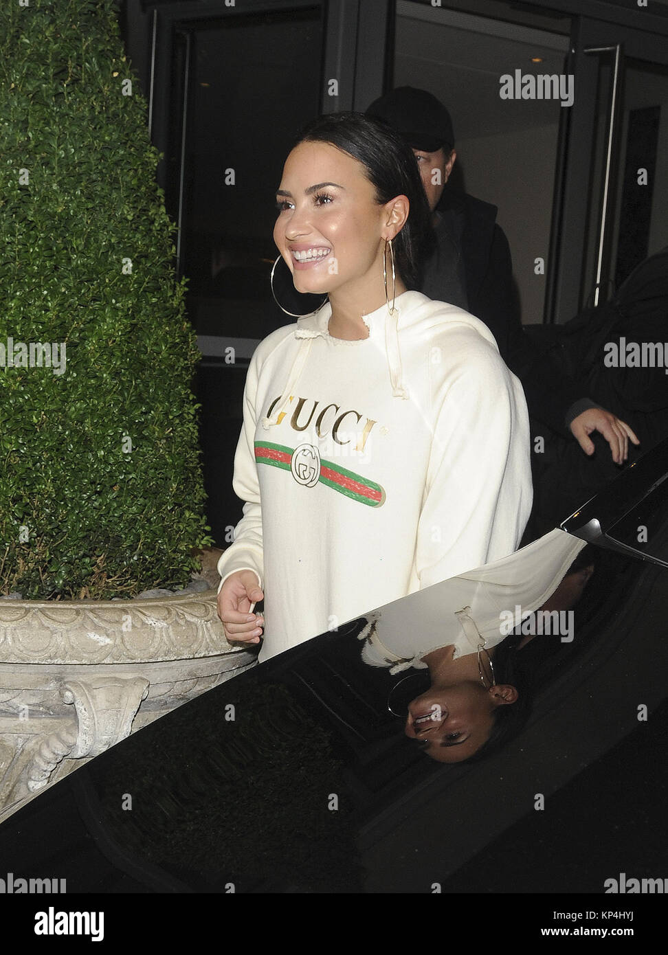 Demi Lovato seen greeting fans at her central london hotel as she heads ...