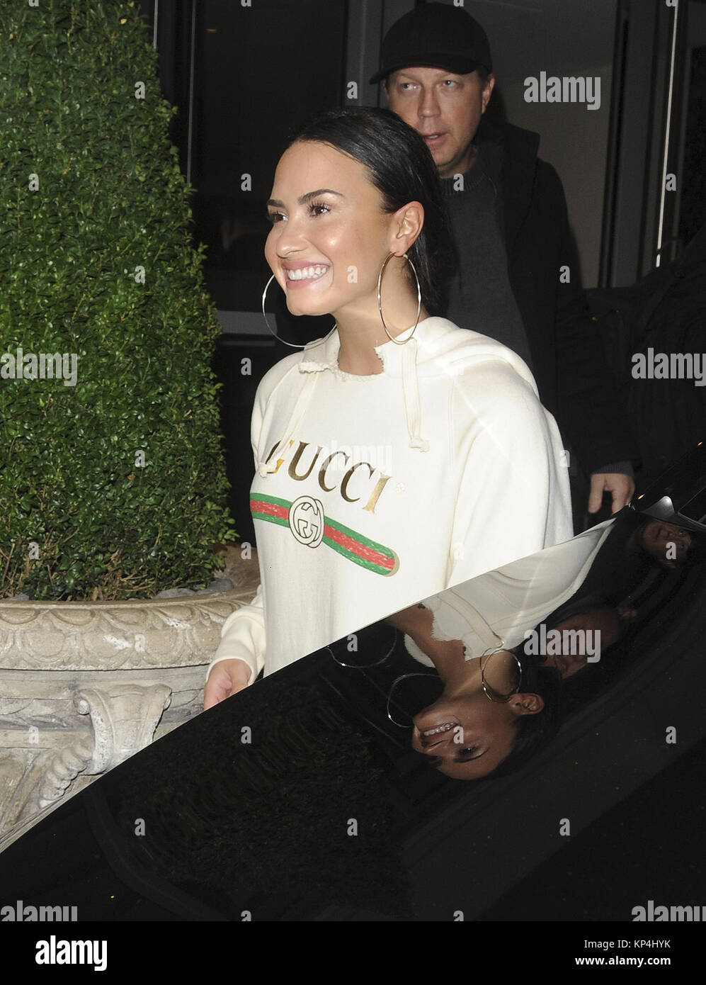 Demi Lovato seen greeting fans at her central london hotel as she heads ...