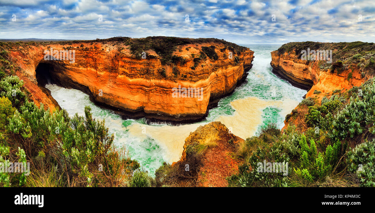 Thunder cave near Loch Ard Gorge off Shipwreck coast on Great ocean ...