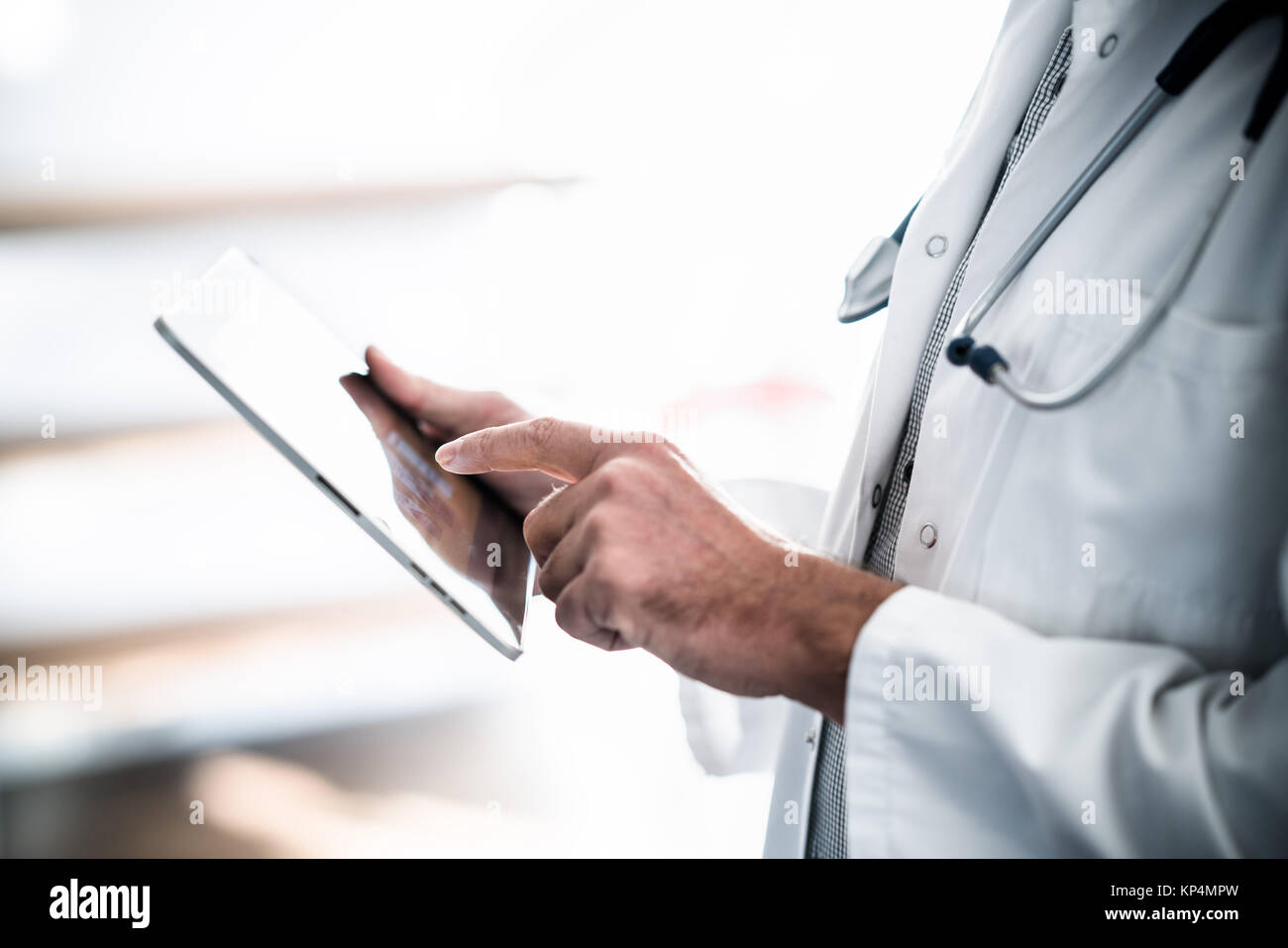 Doctor using a digital tablet Stock Photo - Alamy