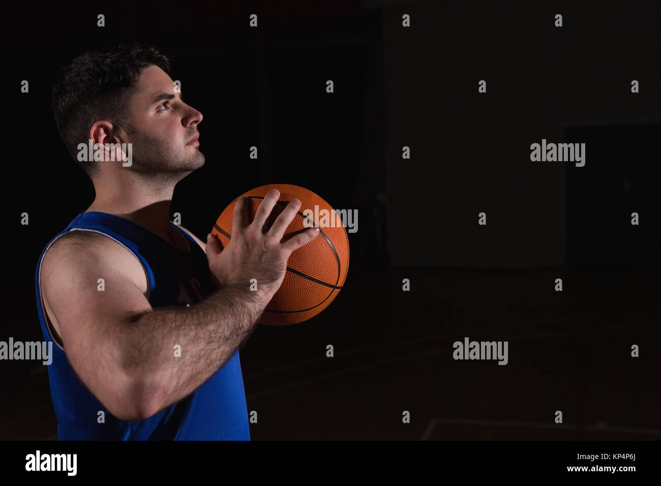 Player ready to throw basketball in the court Stock Photo - Alamy